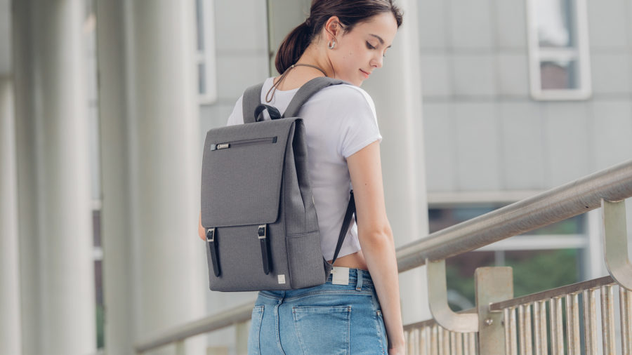 国内未発売おしゃれPCバッグ「Moshi Helios mini」が遂に発売、13インチMacBook Air/Proにぴったり！ | ガジェットショット