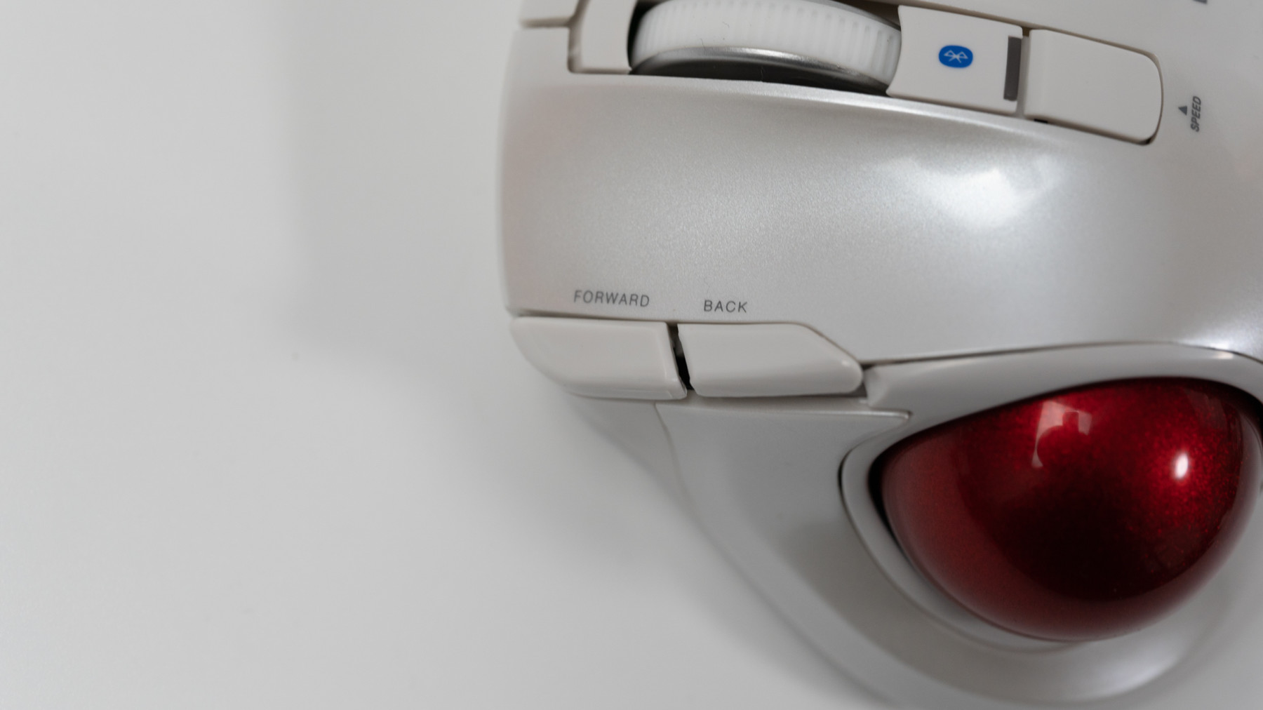 5,000円以内で買える小型のトラックボールマウス入門機「Digio2」レビュー。場所を取らないマウスならコレ | ガジェットショット