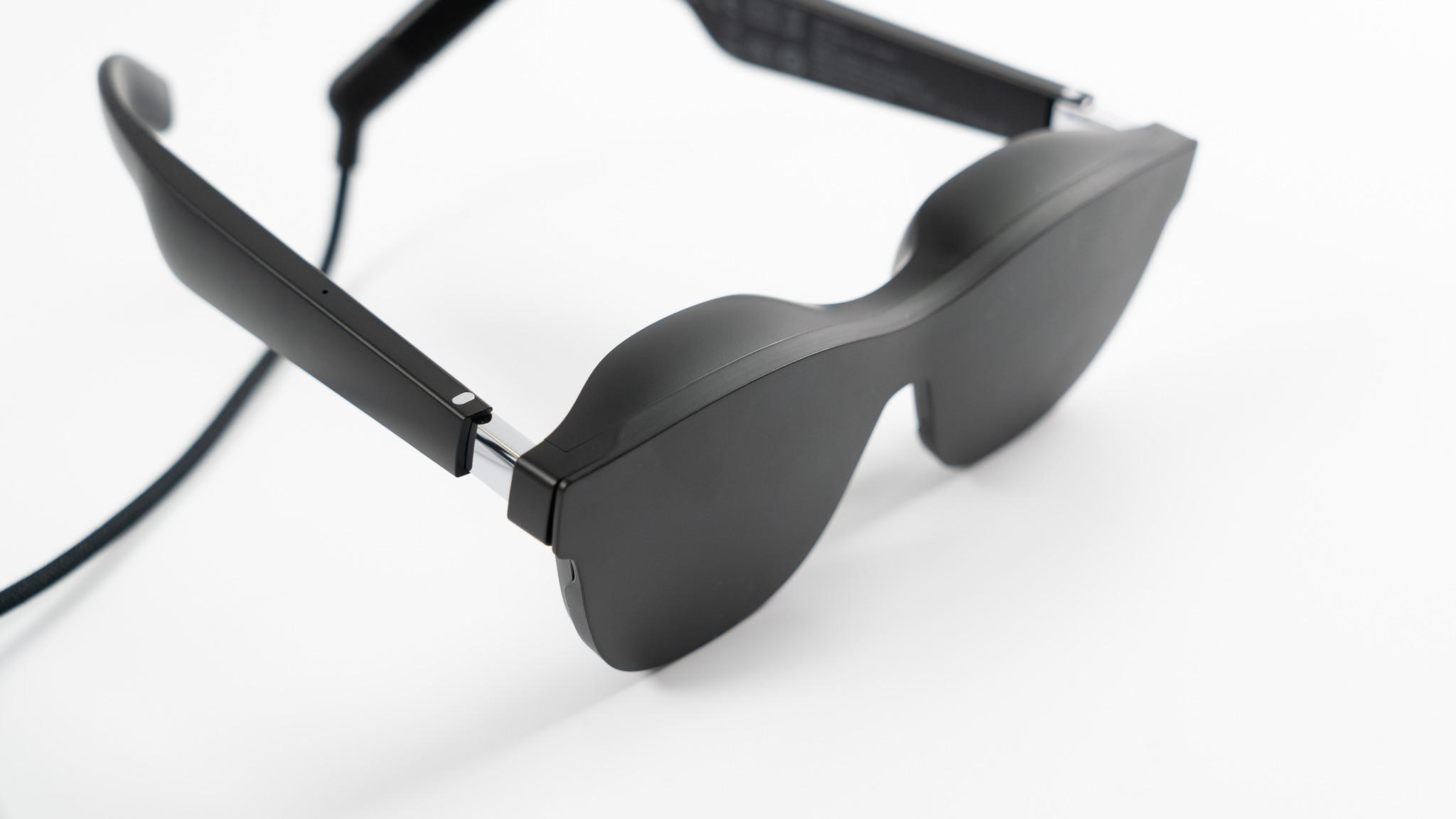 Nreal Air (XREAL Air)レビュー。旅に嬉しい、たった79gのポケットに入る映画館 | ガジェットショット