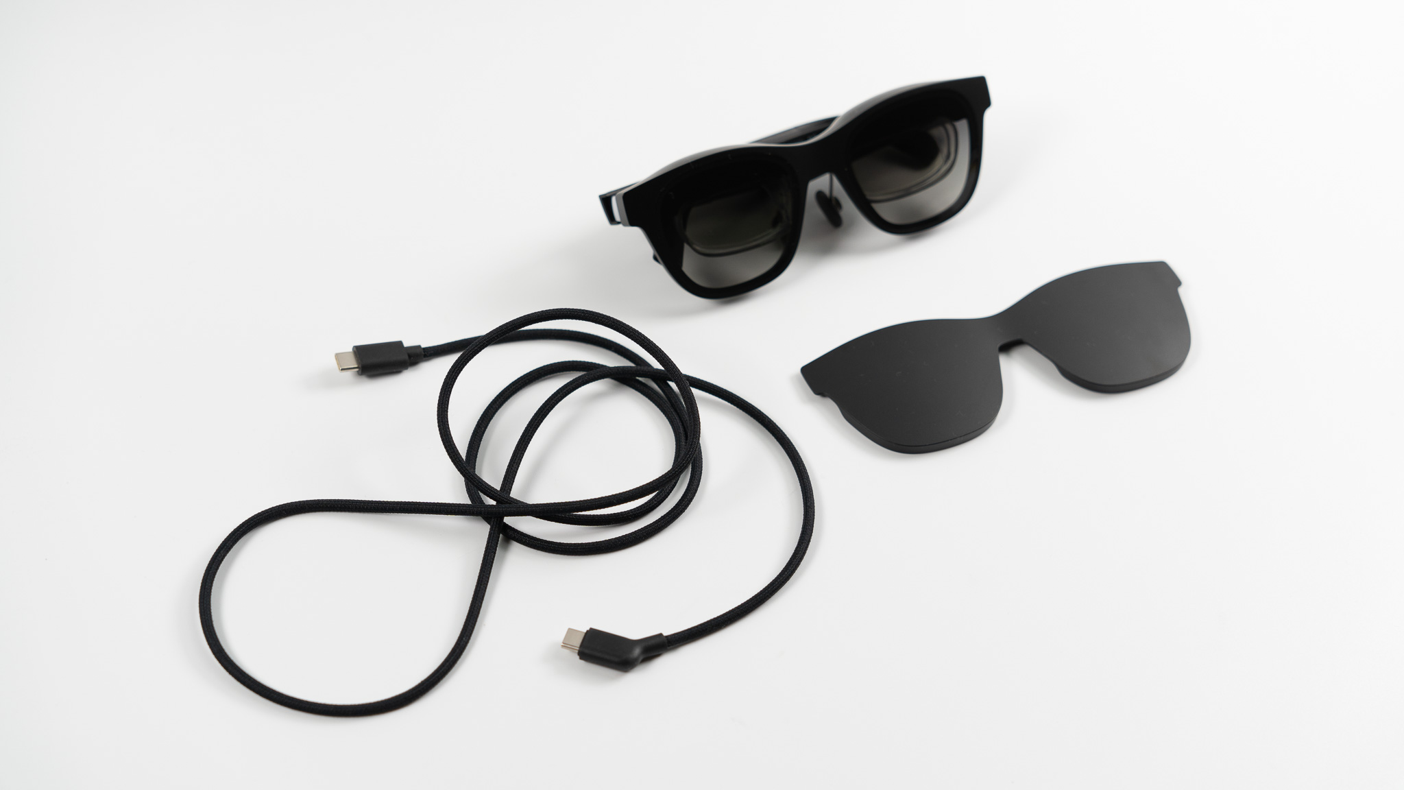 Nreal Air (XREAL Air)レビュー。旅に嬉しい、たった79gのポケットに入る映画館 | ガジェットショット