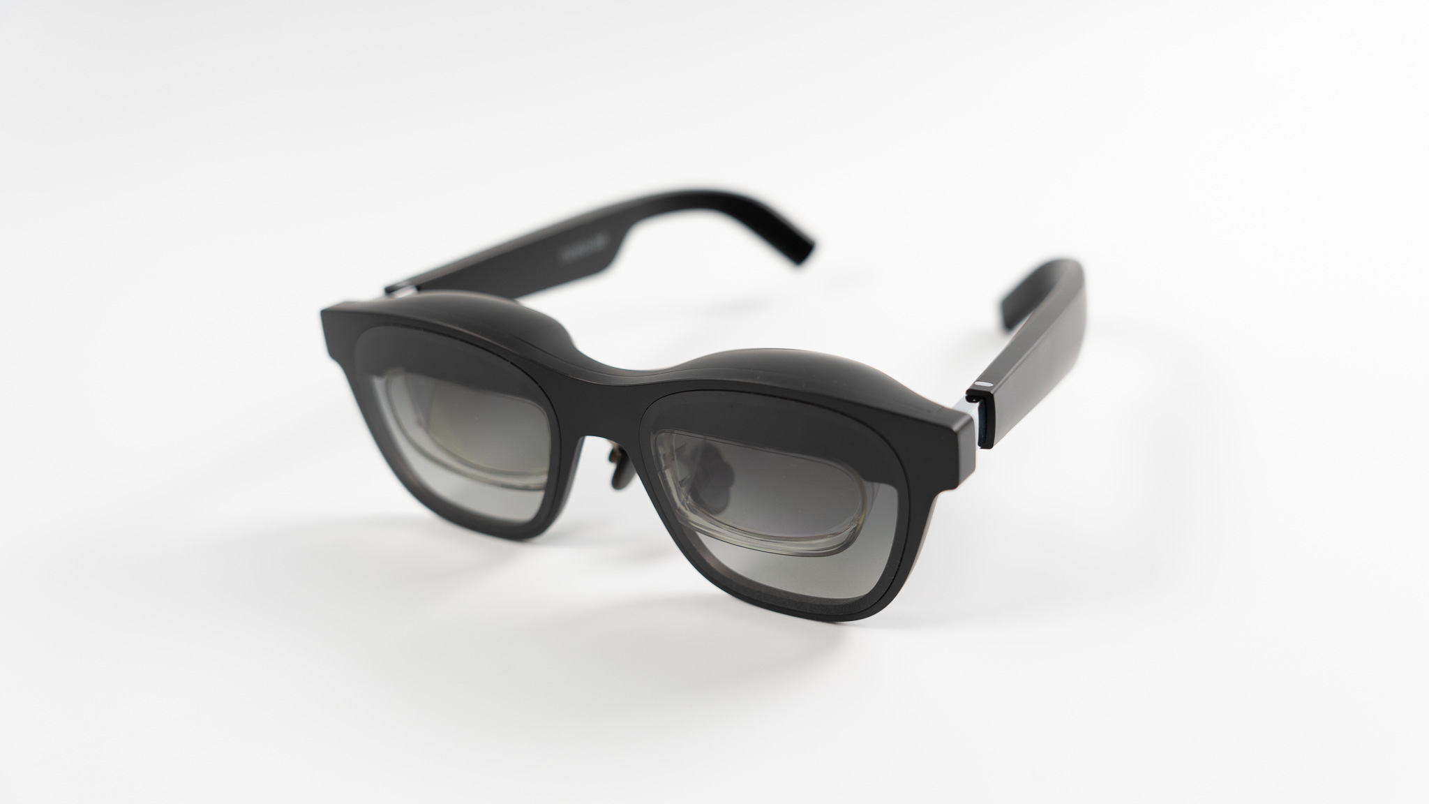 Nreal Air (XREAL Air)レビュー。旅に嬉しい、たった79gのポケットに入る映画館 | ガジェットショット