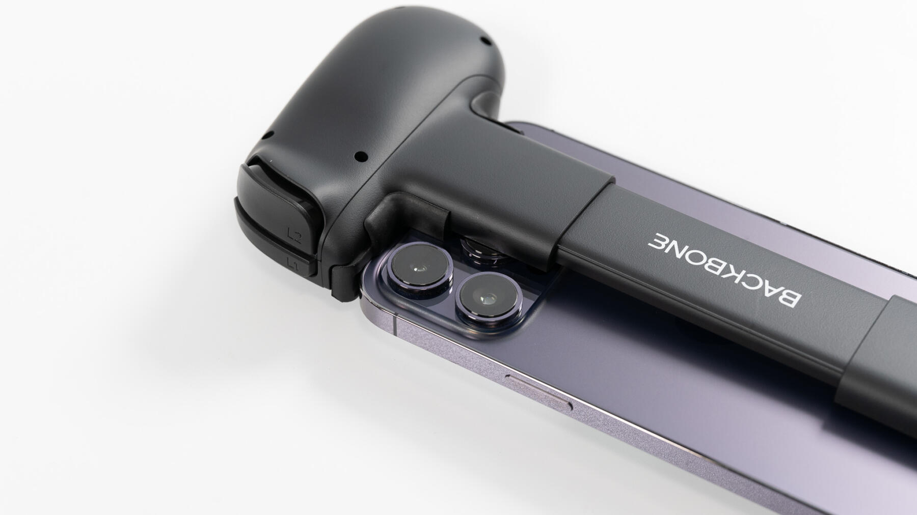 「Backbone One」レビュー。専用アプリでiPhoneをゲーム機に変身させる、一体型ゲームパッド | ガジェットショット