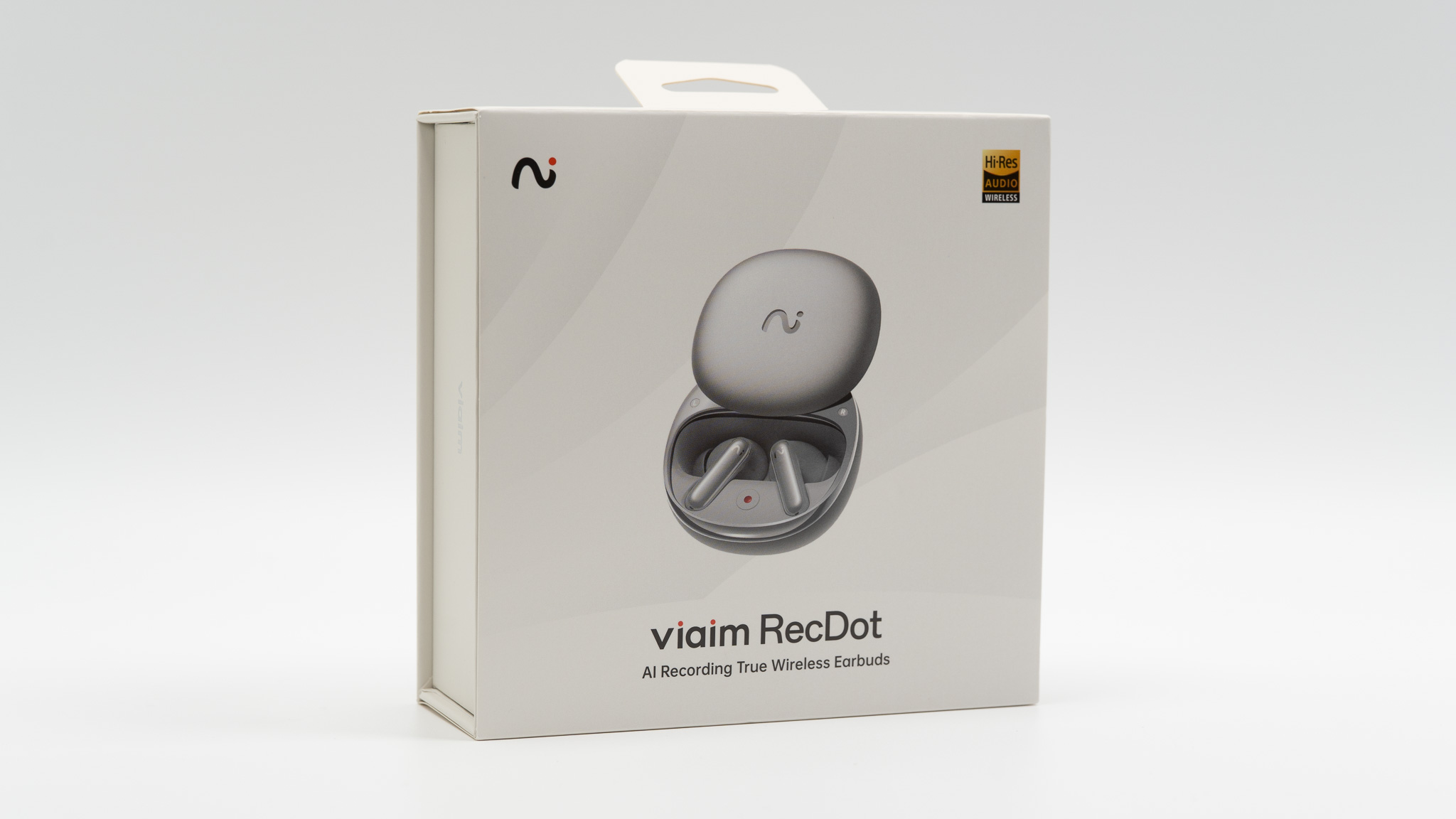 録音＋AI文字起こし＆リアルタイム翻訳搭載のワイヤレスイヤホン「viaim RecDot」レビュー | ガジェットショット